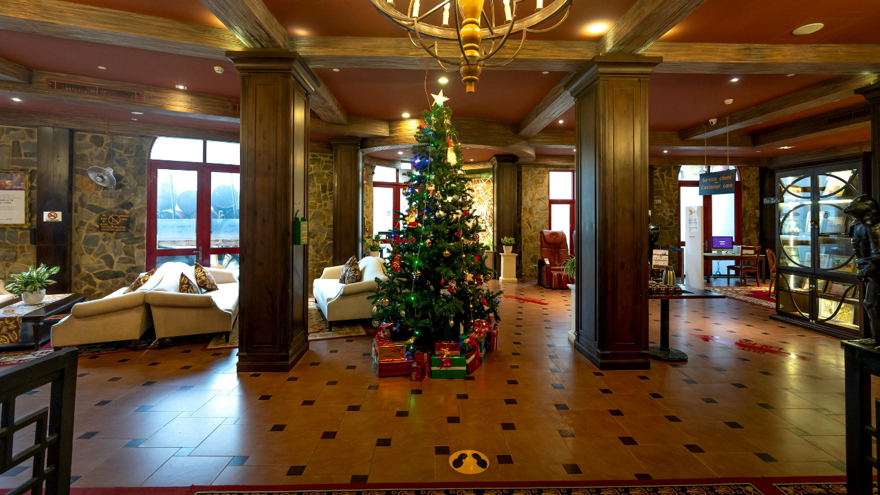 8 Christmas marketing ideas for hotels | RoomRaccoon